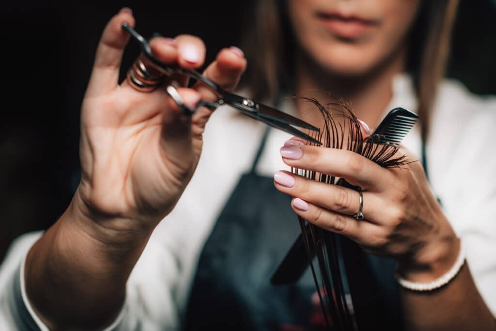 Salaire coiffeuse : Combien gagne ce professionnel de la coiffure