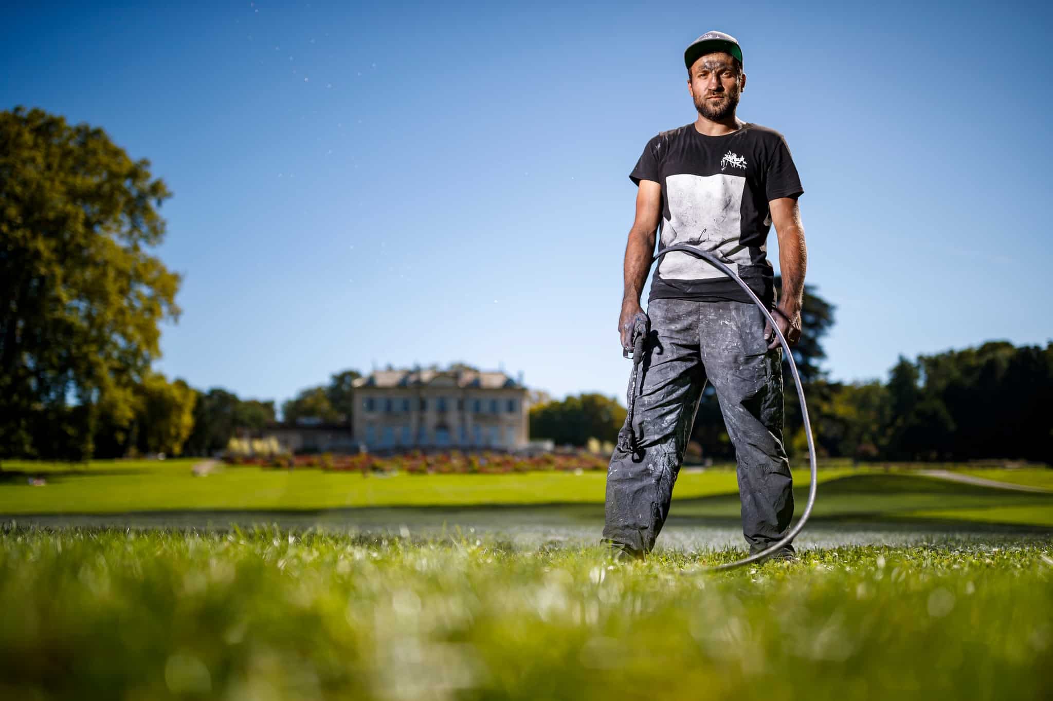 Saype, l'artiste aux œuvres monumentales et biodégradables